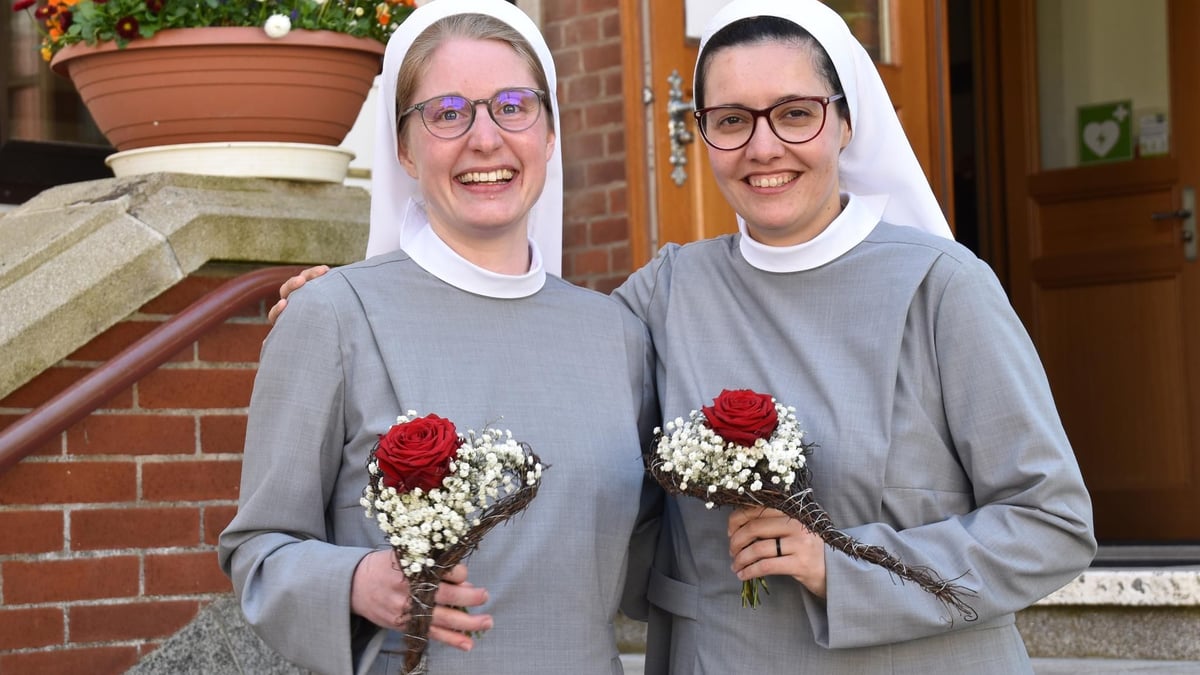 Zwei neue Novizinnen im Kloster Sießen