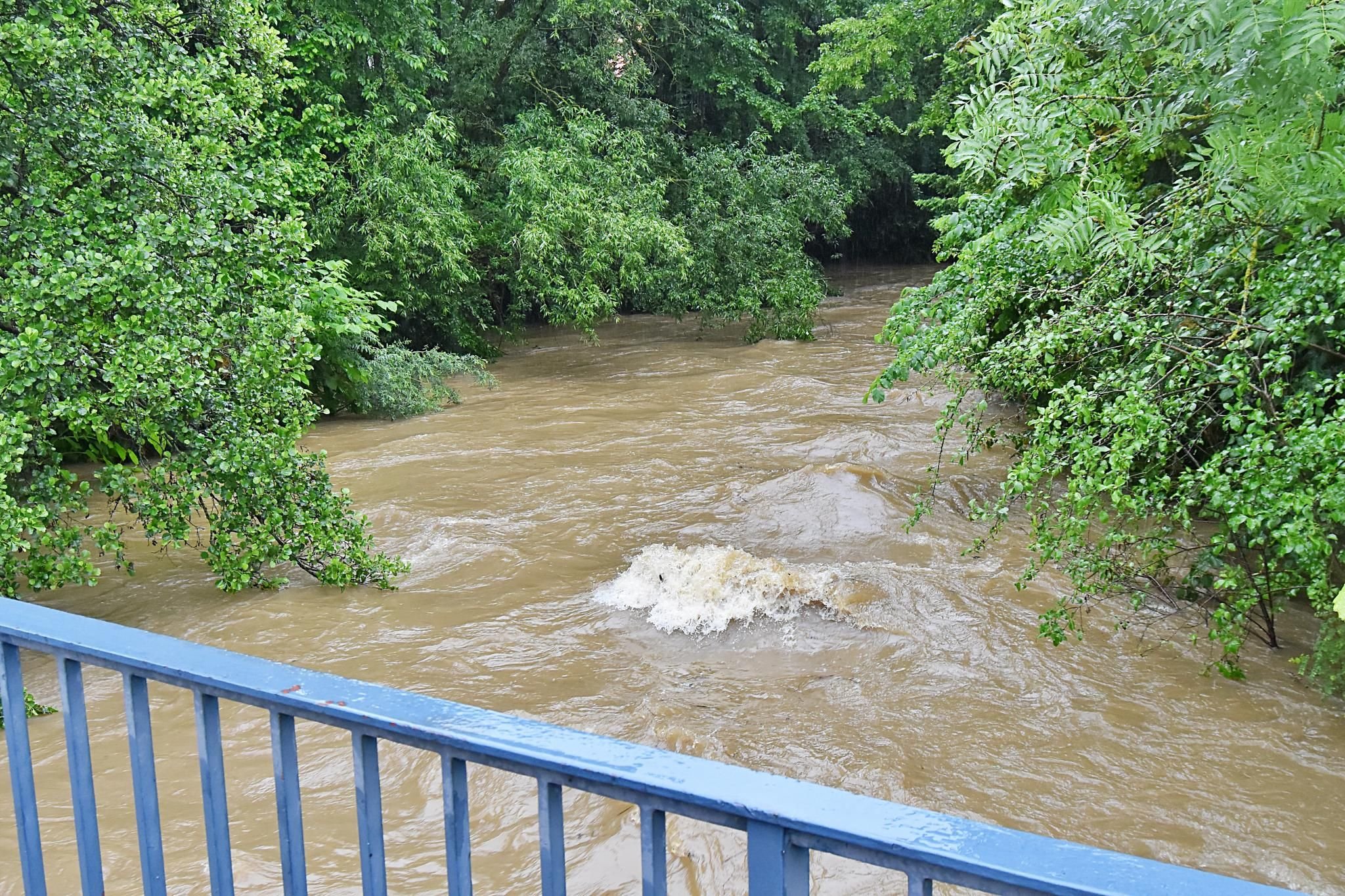 Hochwasser im Ostalbkreis: Leichte Entspannung, aber neue Unwetter dro Hochwasser im Ostalbkreis: Leichte Entspannung, aber neue Unwetter dro