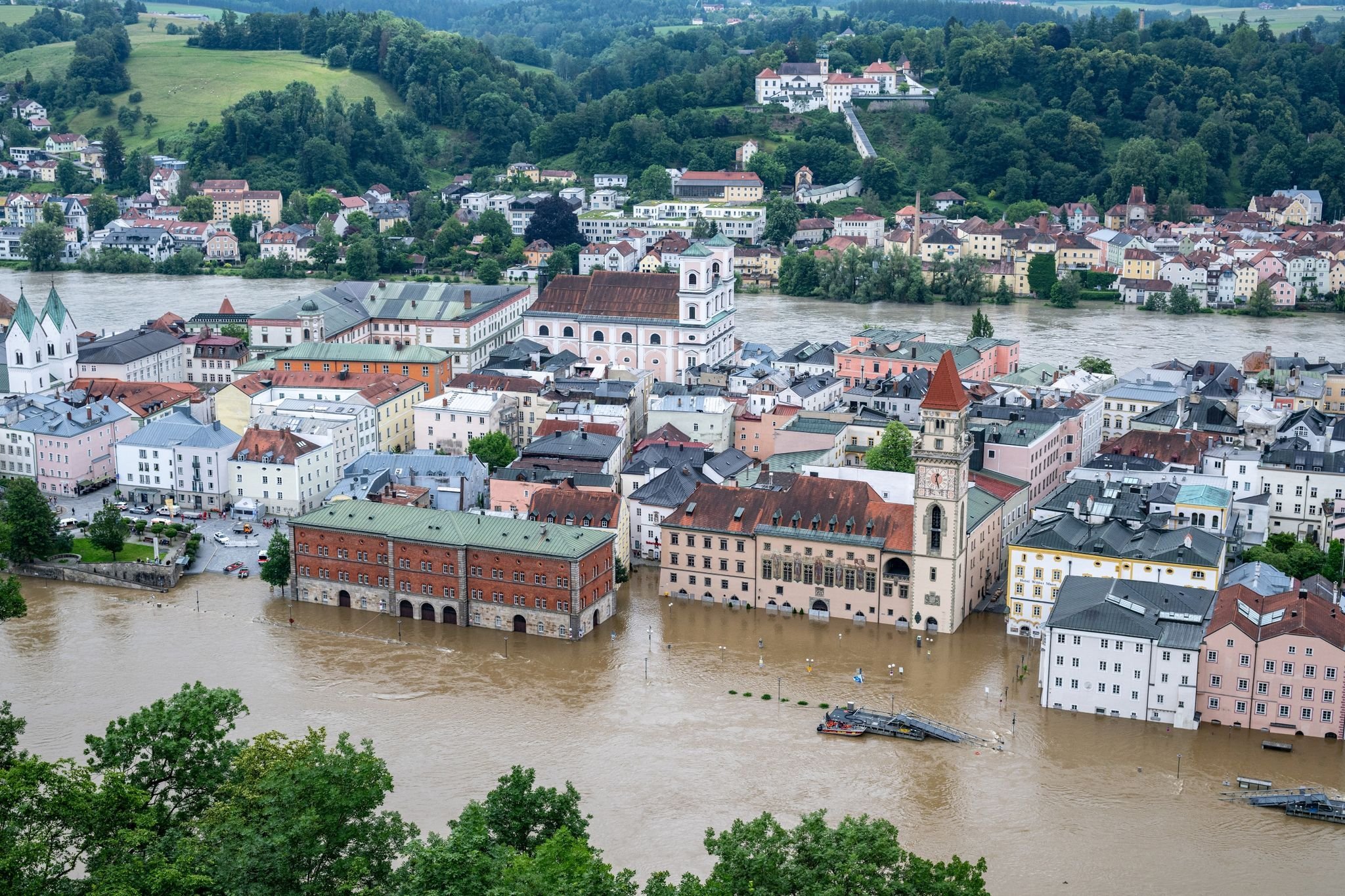 Hochwasser in Süddeutschland bleibt kritisch