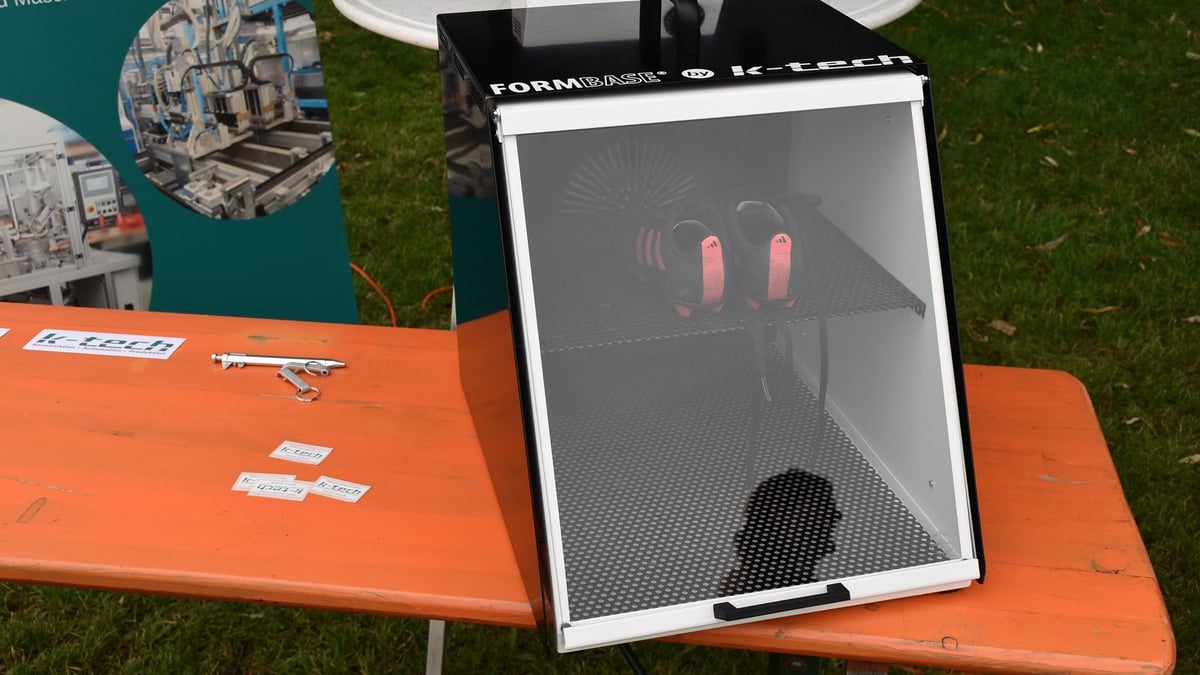 Formbase: Firma vom Bodensee baut Ofen für Fußballschuhe