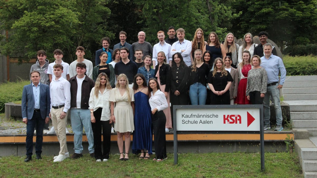 Absolventen des Kaufmännischen Berufskollegs 2 feiern