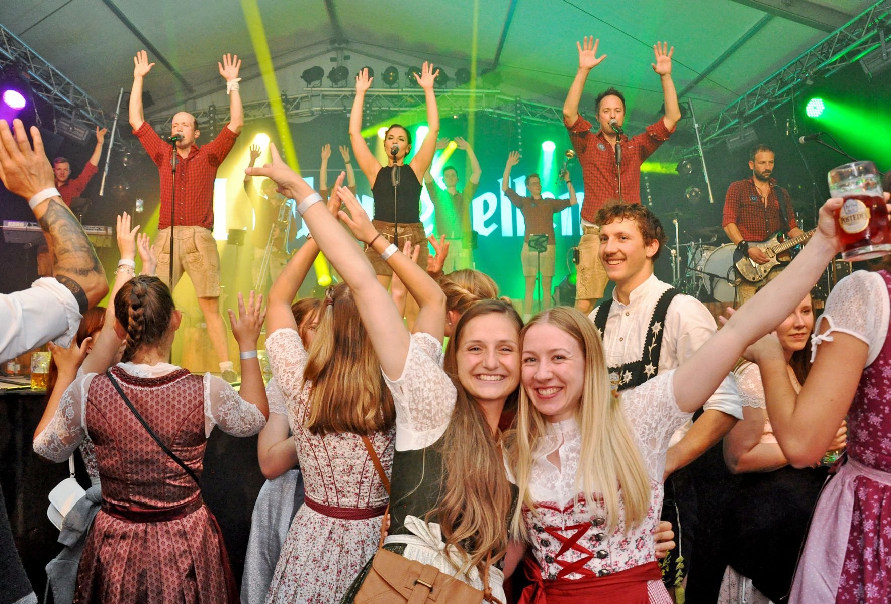 Ein Dorf feiert vier Tage lang