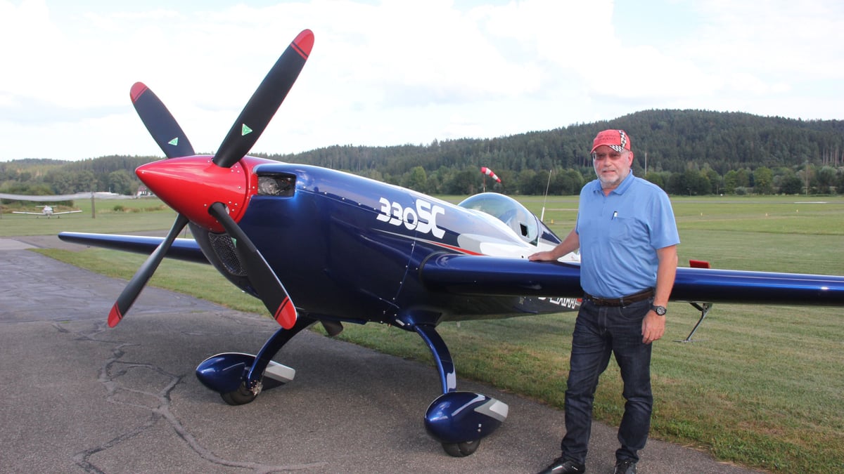 Thomas Bader macht Aerobatics, also Kunstflug