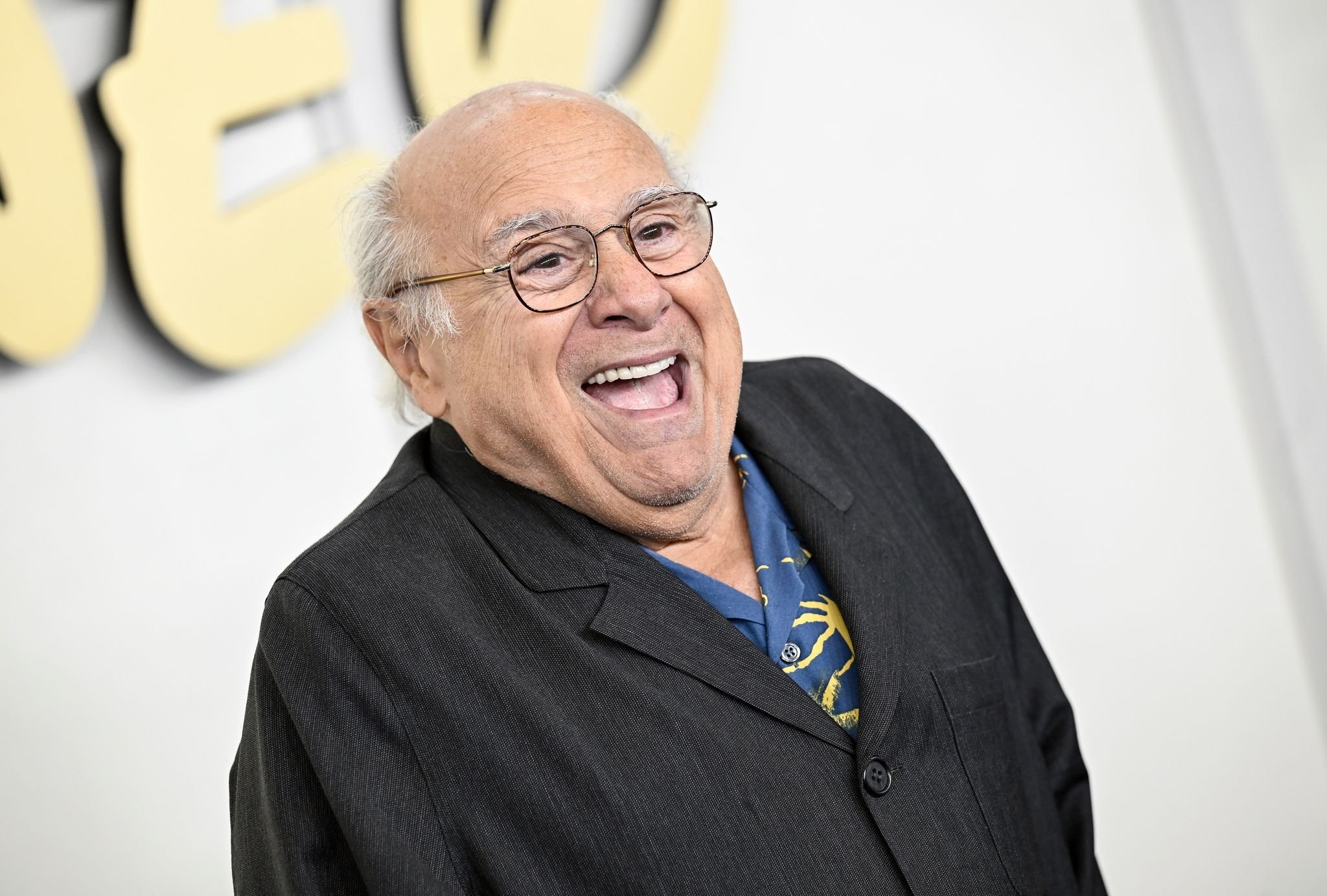 Danny DeVito wird 80 - mit Trampolinspringen in Schwung
