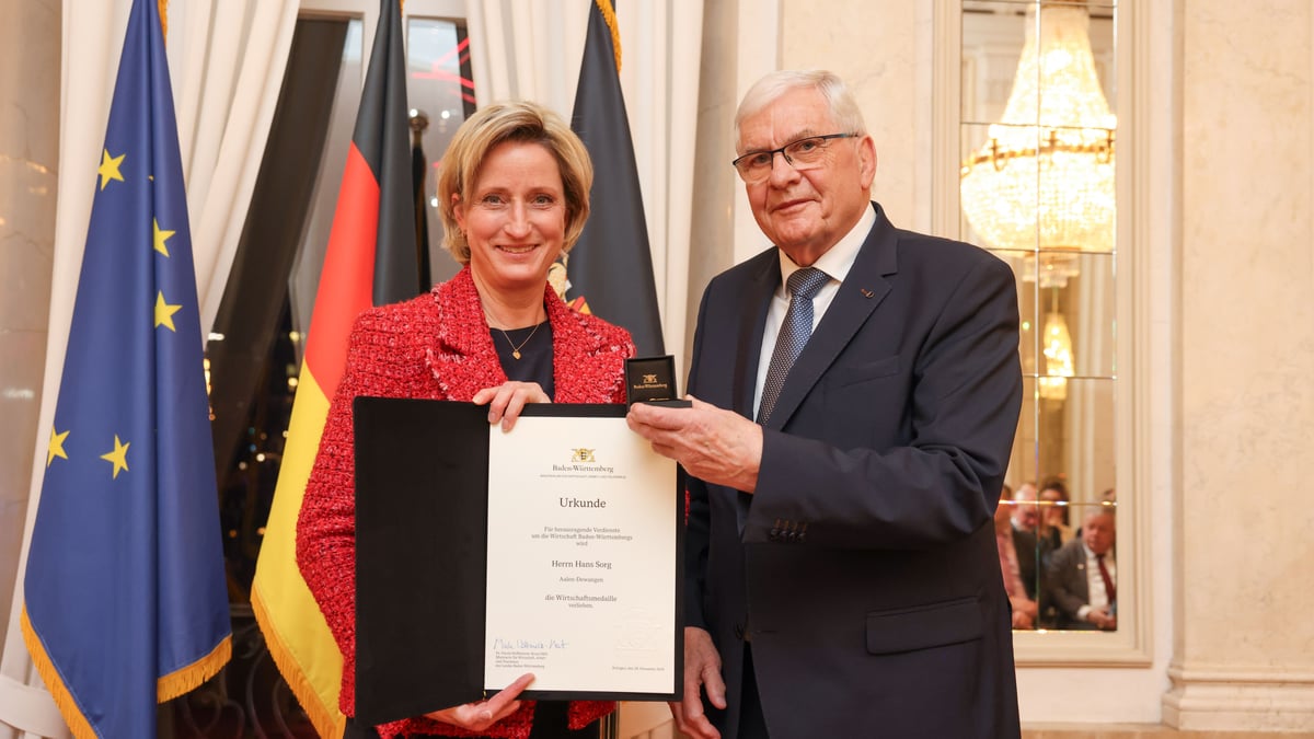 Wirtschaftsministerin verleiht Wirtschaftsmedaille an Hans Sorg
