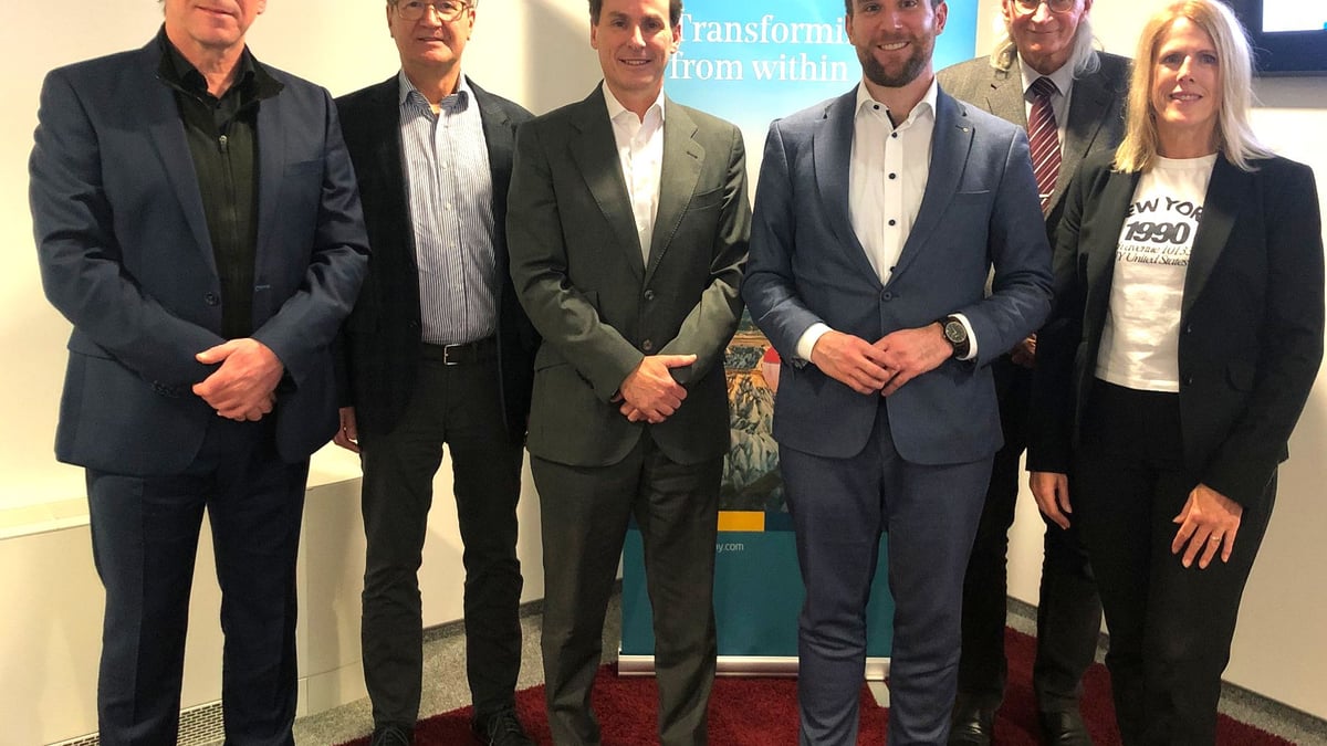 Bürgermeister Müller besucht Indra Avitech