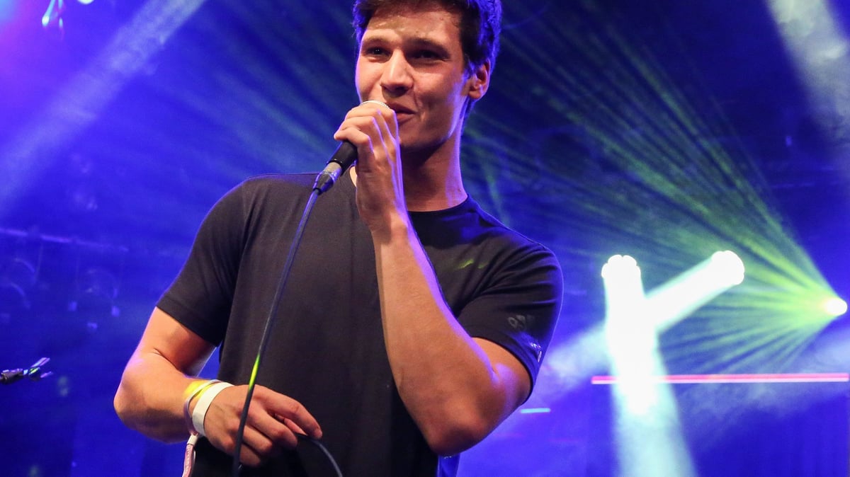 Rakhi gill and meeti xxx this lady's ad pics are mostly