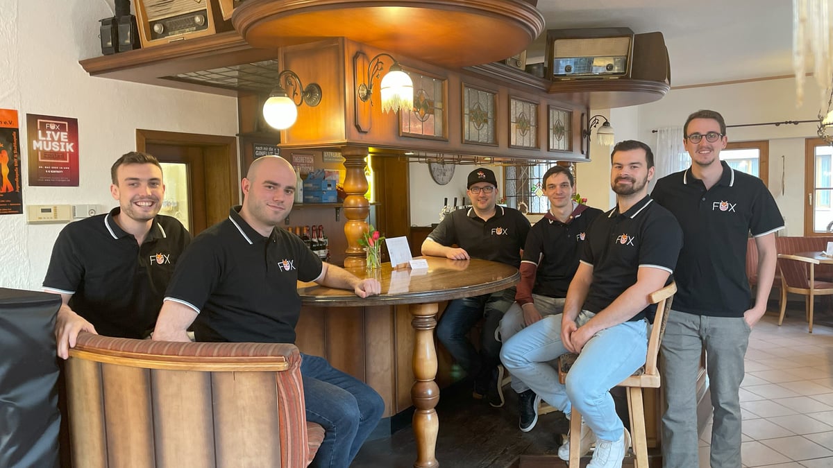 Nur als Spaßprojekt: Diese sechs Männer betreiben eine Kneipe als Hobby