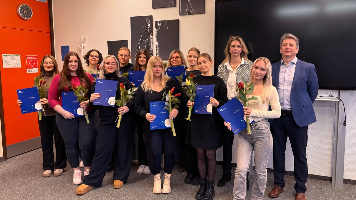 Zehn neue Justizfachangestellte schließen Ausbildung an der Techma ab
