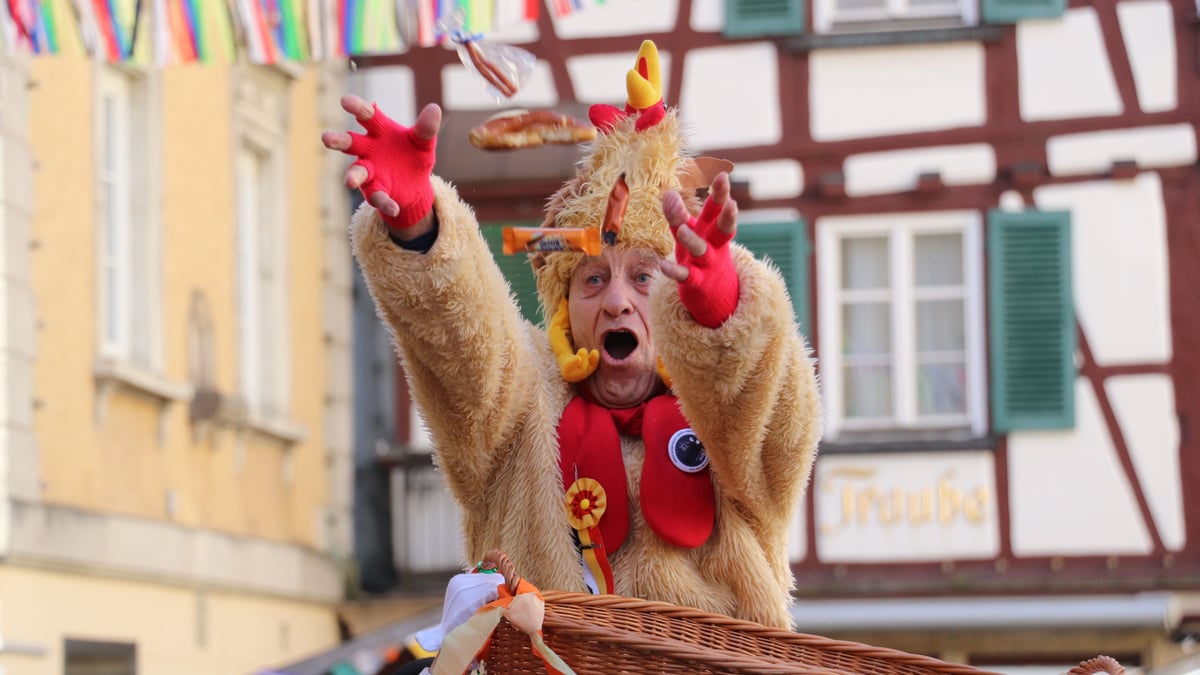 Schlüpfrige Küsse und schläfrige Gemeinderäte: Bräuteln bringt ...