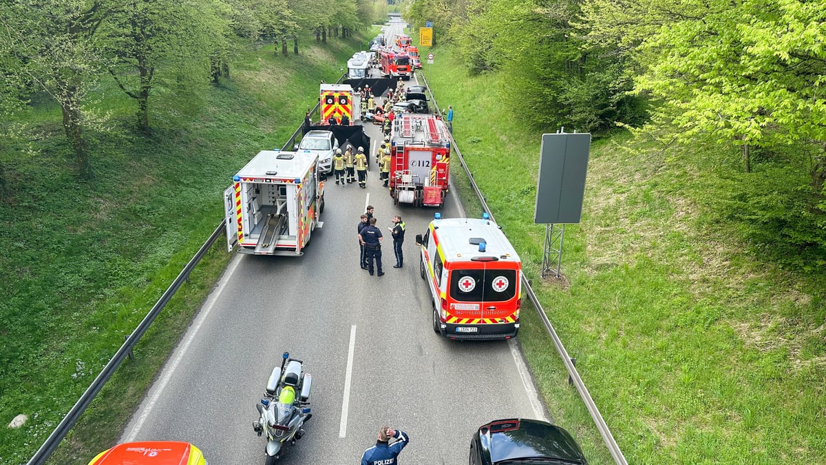 B31 gesperrt: Schwerer Unfall mit Frontalcrash bei Lindau