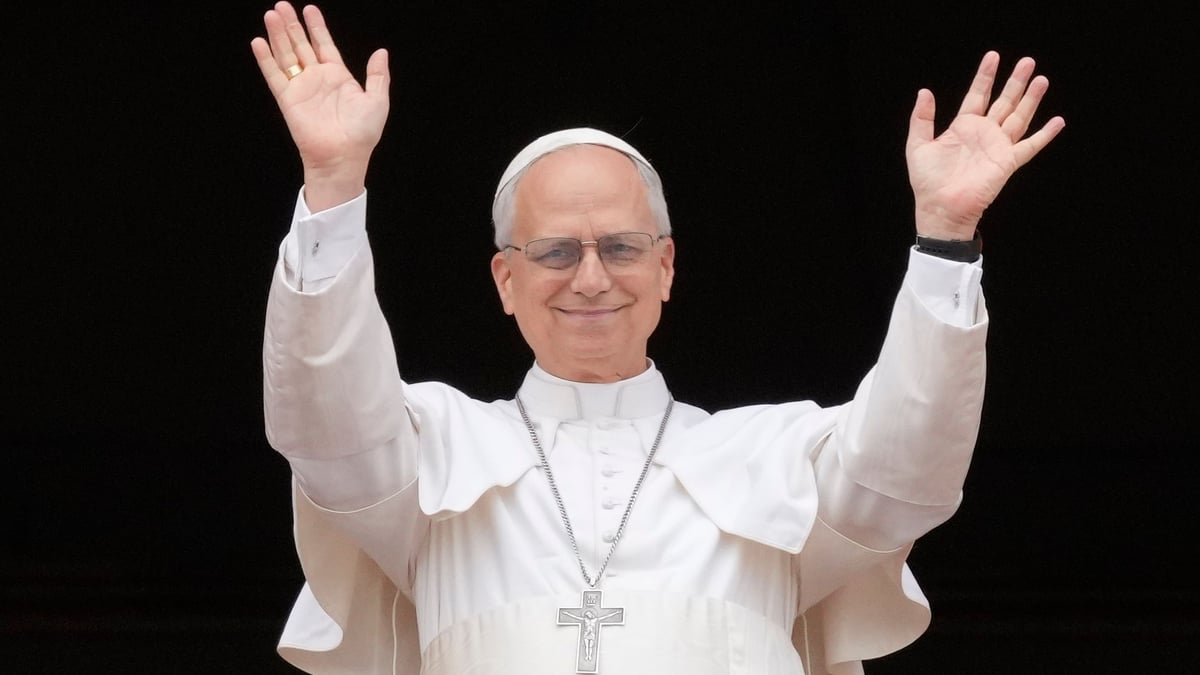 Papst Leo XIV. bekommt bei einer feierlichen Messe wichtigen Ring ...