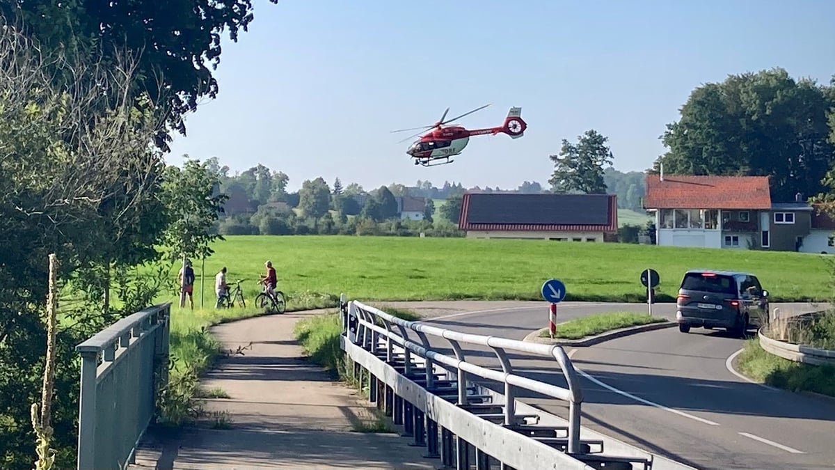 Zwei Motorradfahrer krachen ineinander: Rettungshubschrauber im Einsatz